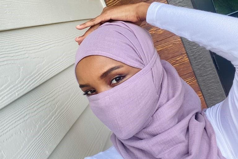 Tips Mengenakan Masker Khusus Untuk Kamu Yang Berhijab