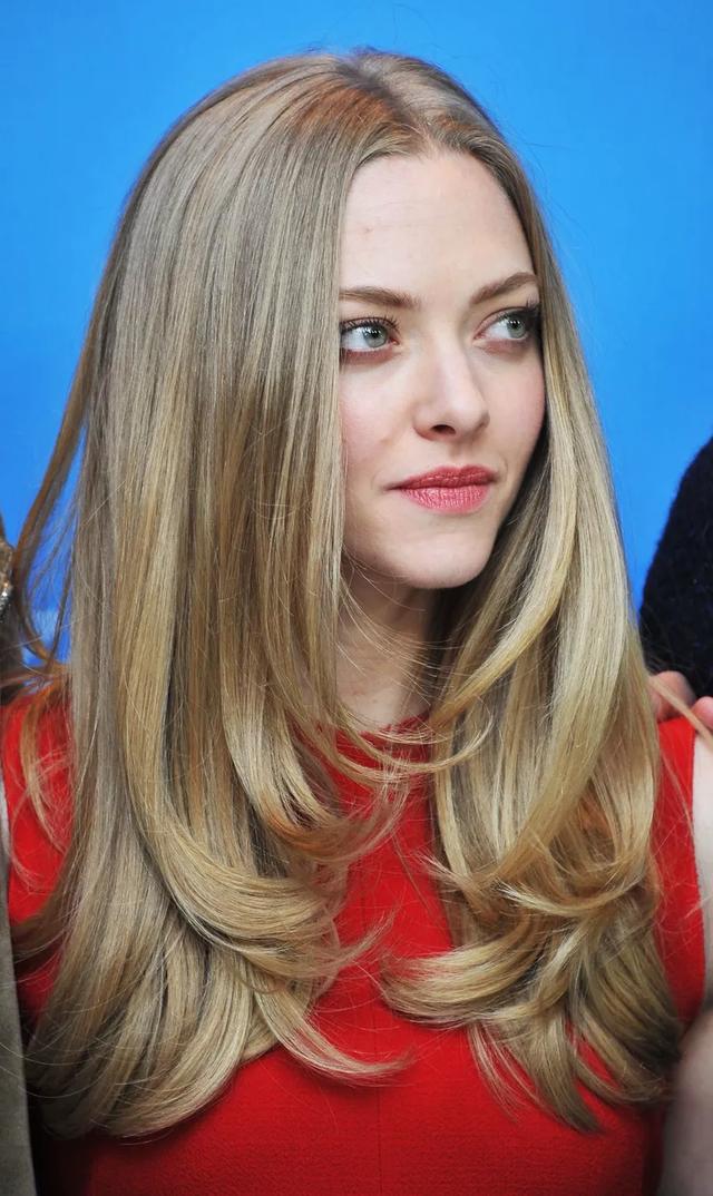 17 Model Rambut Segi Layer Oval 3 Tingkat Yang Elegan