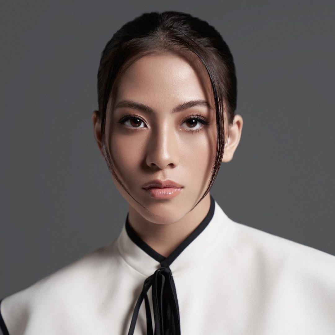 7 Look Memesona Adhisty Zara Ketika Photoshoot Stunning