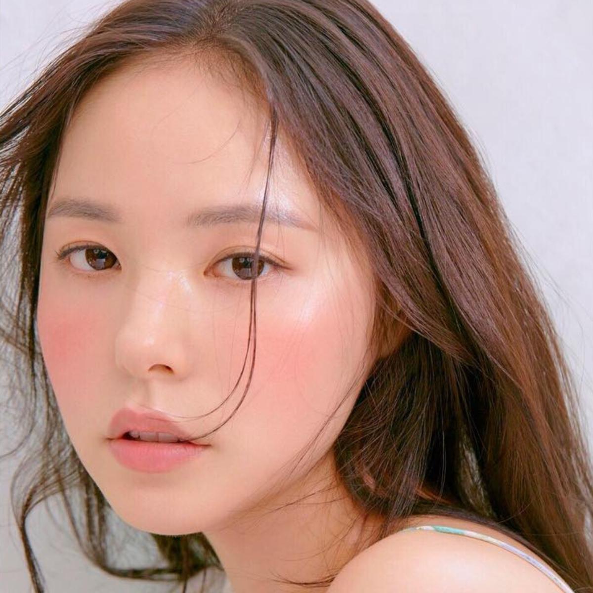 Pesona Min Hyo Rin Yang Bisa Buat Taeyang Jatuh Hati