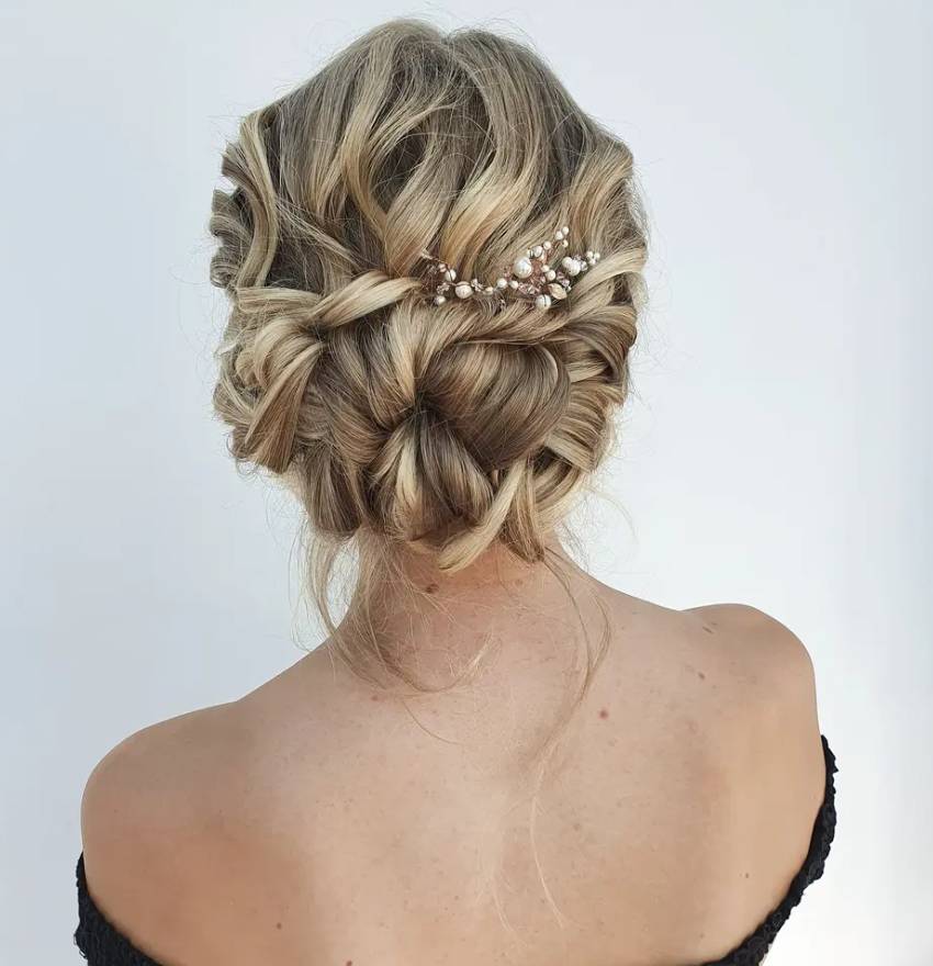15 Model Rambut Bridesmaid Yang Anggun Dan Elegan