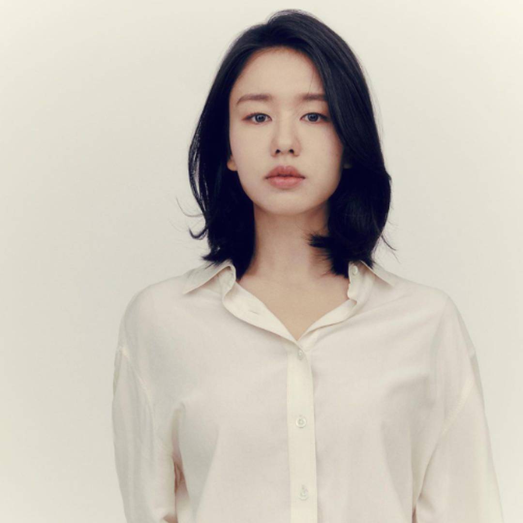 7 Potret Memesona Ahn Eun Jin Yang Bikin Jatuh Hati