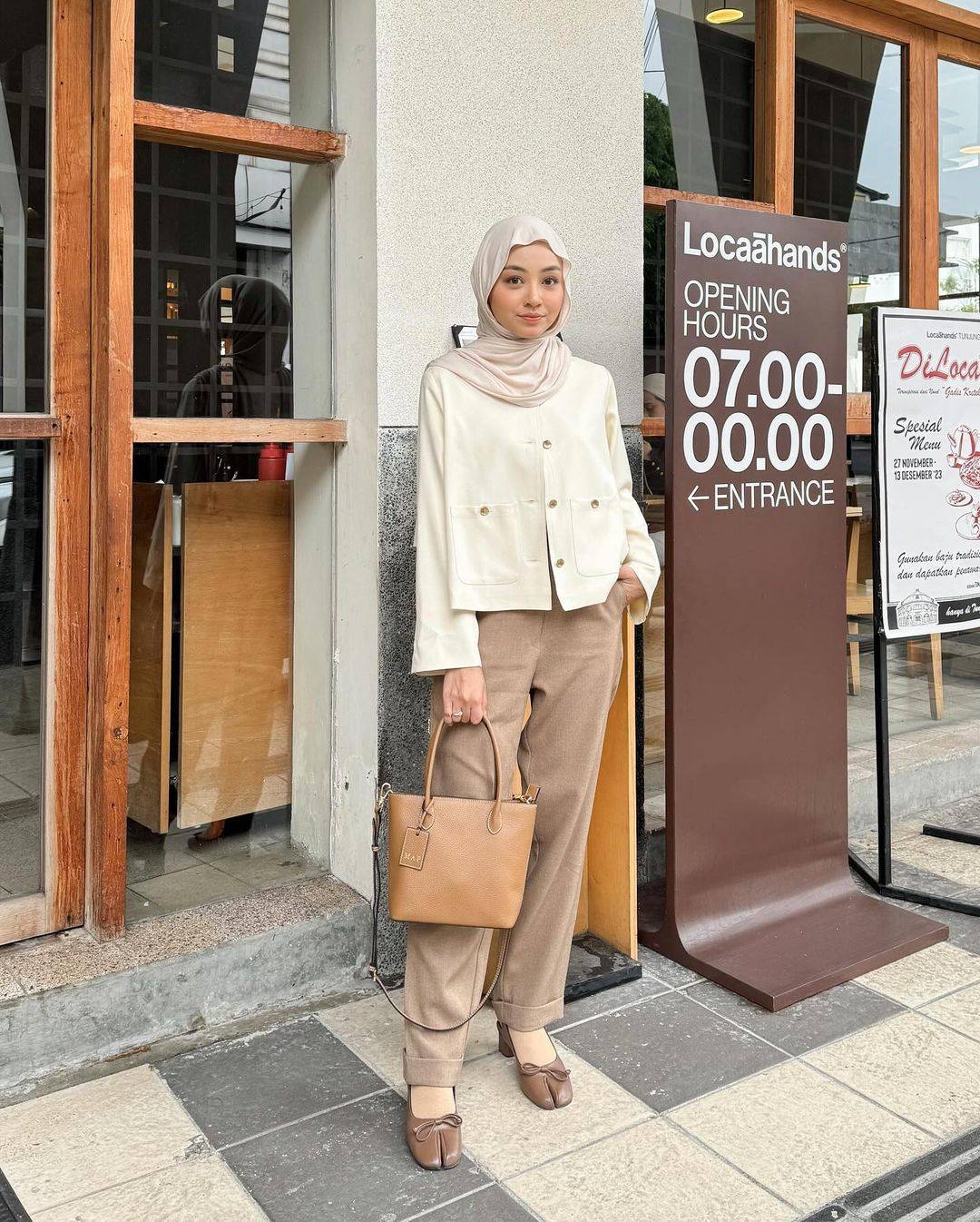 5 Rekomendasi Warna Baju yang Cocok dengan Celana Warna Milo 5 Rekomendasi Warna Baju yang Cocok dengan Celana Warna Milo