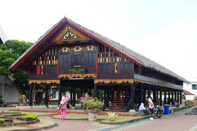 5 Rumah Adat Aceh Lengkap dengan Nama dan Gambar, Unik! | Popbela.com