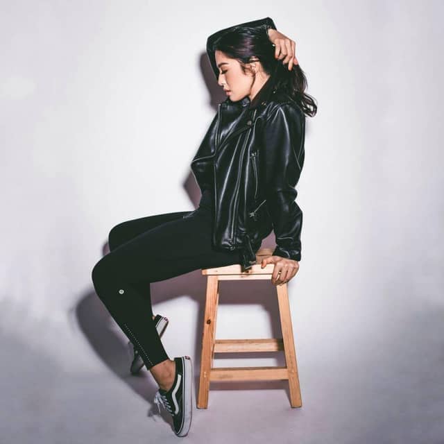11 Gaya Mix n Match Dian Sastro dan Sneakers Andalannya | Popbela.com
