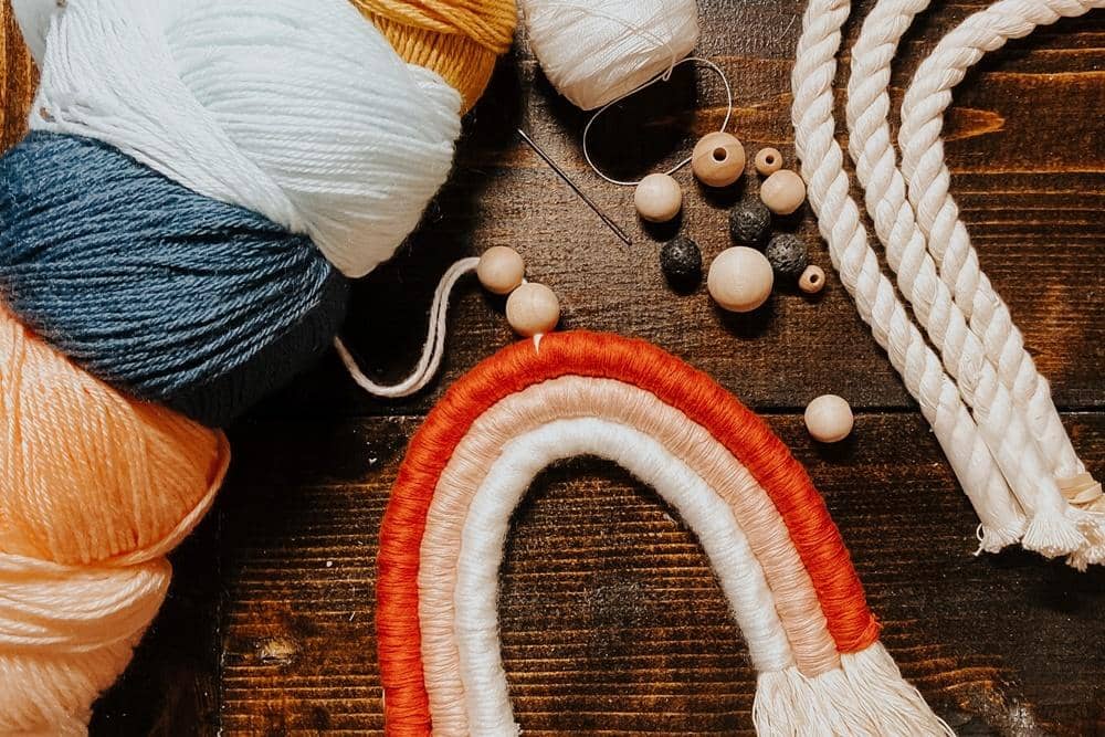 Cara Membuat Makrame untuk Hiasan Dinding Estetik, Simpel! | Popbela.com