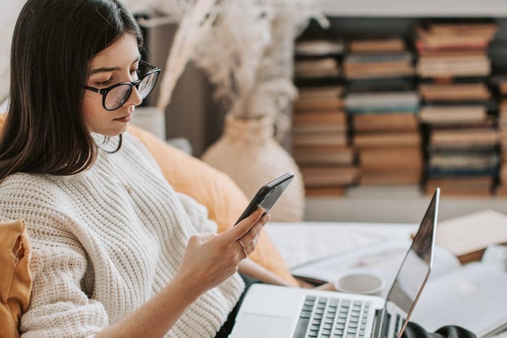 12 Contoh Chat Menanyakan Lowongan Kerja yang Baik dan Benar | POPBELA.com