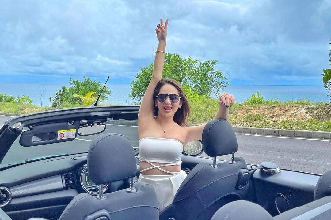 Potret Seksi Hana Hanifah saat Liburan Mewah di Bali | Popbela.com