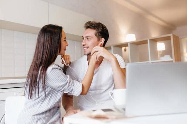 25 Daftar Lagu Romantis Indonesia Terbaik Sepanjang Masa | Popbela.com