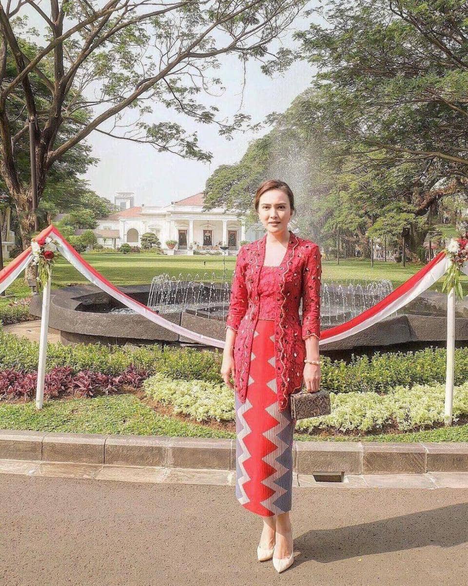 6 Model Sepatu yang Cocok Dipakai dengan Kebaya, Elegan! | Popbela.com