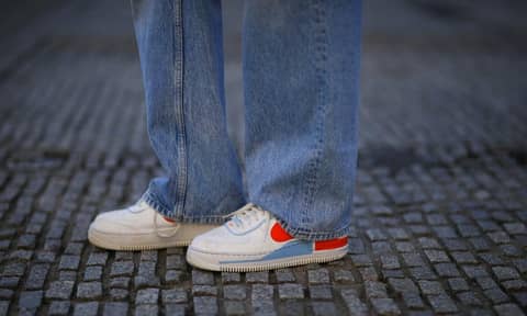 5 Inspirasi Padu-Padan Celana Jeans dan Sneakers Terbaru | Popbela.com