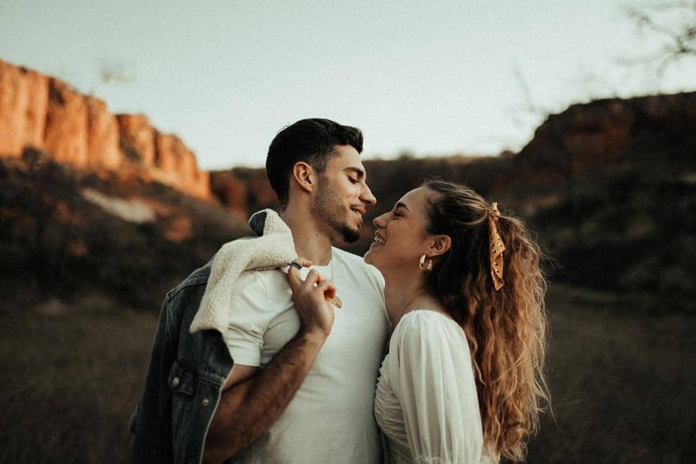 20 Kumpulan Puisi Cinta Romantis untuk Meluluhkan Pasangan | Popbela.com