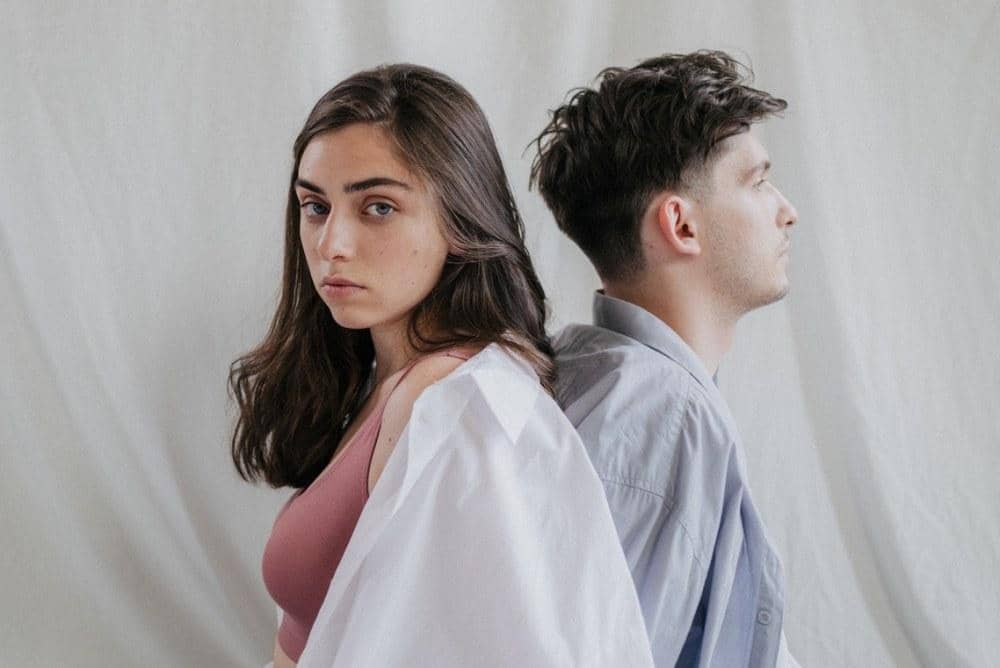 8 Alasan Cowok Tiba-Tiba Cuek yang Tidak Disadari Cewek | Popbela.com