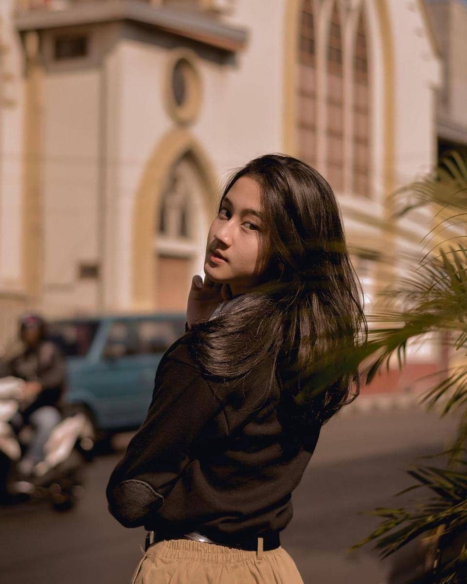 Profil Keisya Levronka, Penyanyi ‘Tak Ingin Usai’ | POPBELA.com