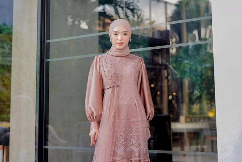 10 Model Baju Pesta Simple Elegan yang Nyaman Dikenakan | POPBELA.com