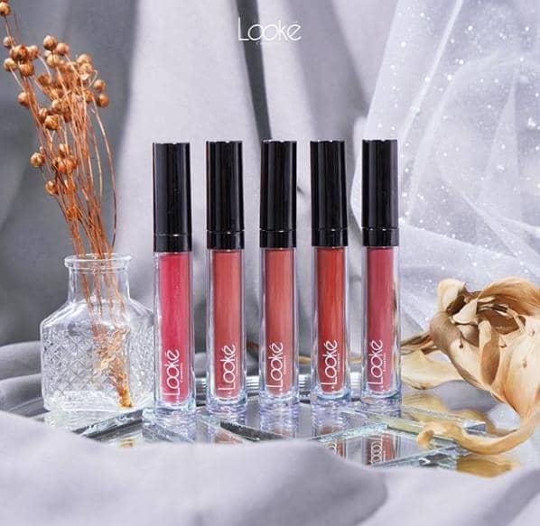 12 Merek Lipstik yang Tahan Lama dan Tidak Luntur saat Makan | Popbela.com