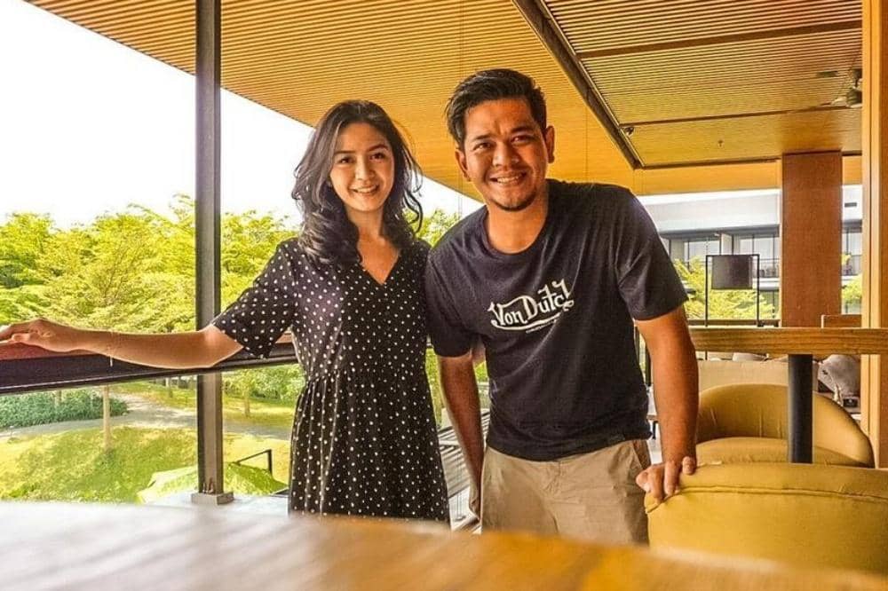 Suami Romantis, Ini 9 Potret Bahagia Surya Insomnia & Istri | Popbela.com