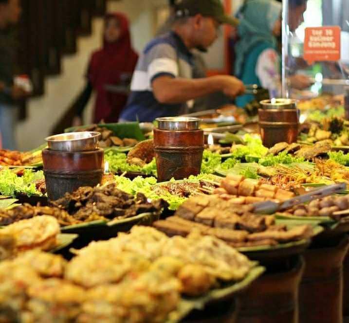 8 Rumah Makan Sunda di Bandung yang Autentik, Ngeunah! | POPBELA.com