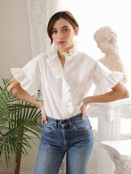 15 Model Atasan Wanita Trendy 2024, Stylish dan Kekinian! | Popbela.com