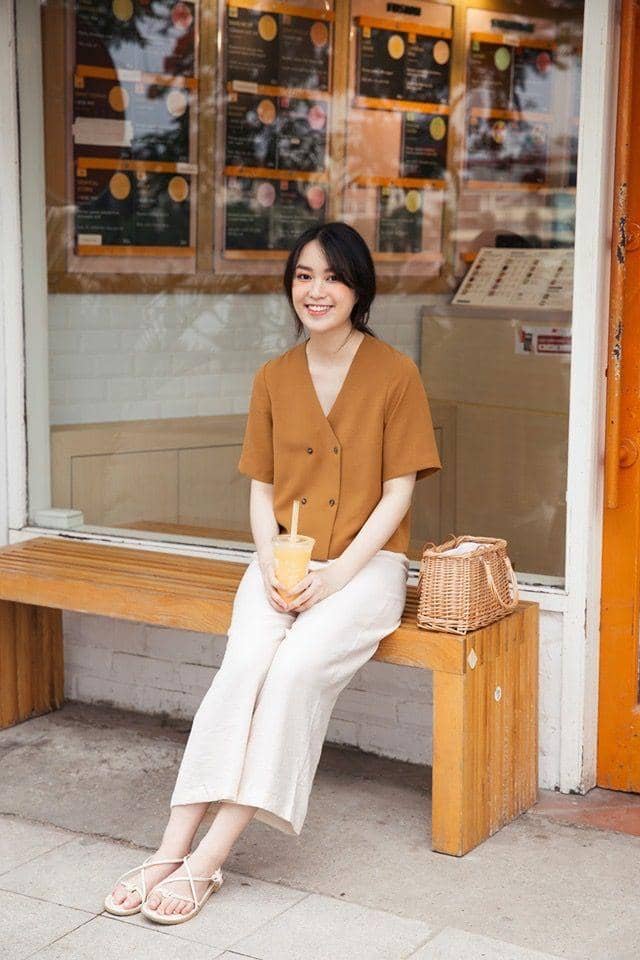 15 Model Atasan Wanita Trendy 2024, Stylish dan Kekinian! | Popbela.com