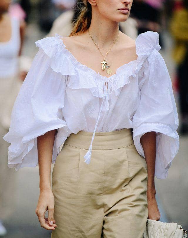15 Model Atasan Wanita Trendy 2024, Stylish dan Kekinian! | Popbela.com