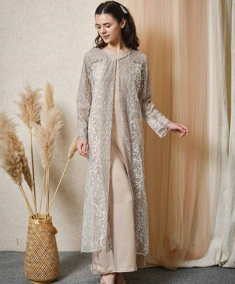 20 Model Dress Brokat Terbaru 2024, Anggun dan Menawan! | Popbela.com