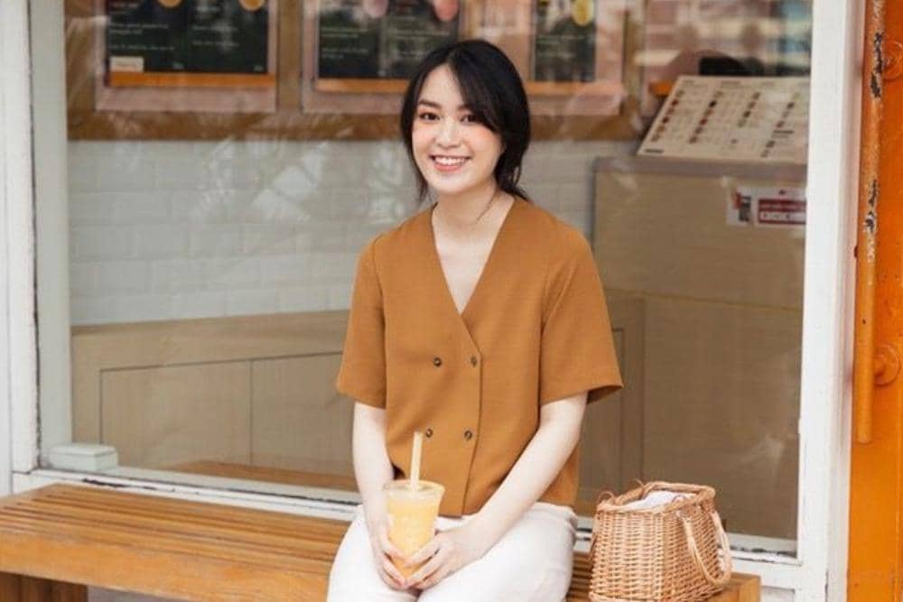 15 Model Atasan Wanita Trendy 2024, Stylish dan Kekinian! | Popbela.com