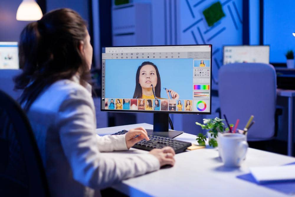 5 Contoh Poster Digital dan Cara Membuatnya yang Mudah | Popbela.com