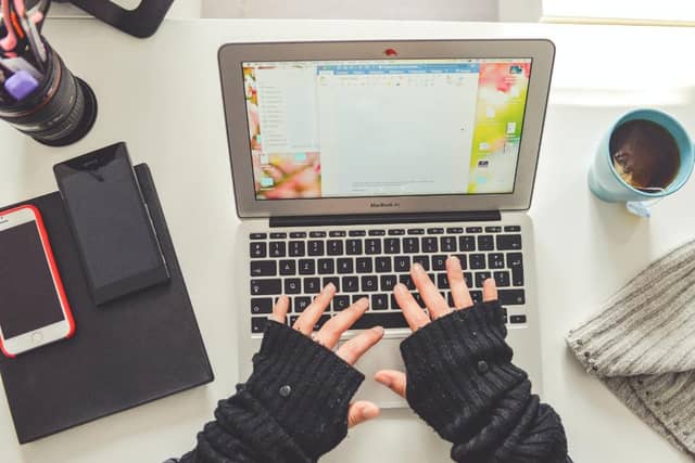 3 Cara Mencoret Tulisan di Word dengan Keyboard dan Toolbar | Popbela.com
