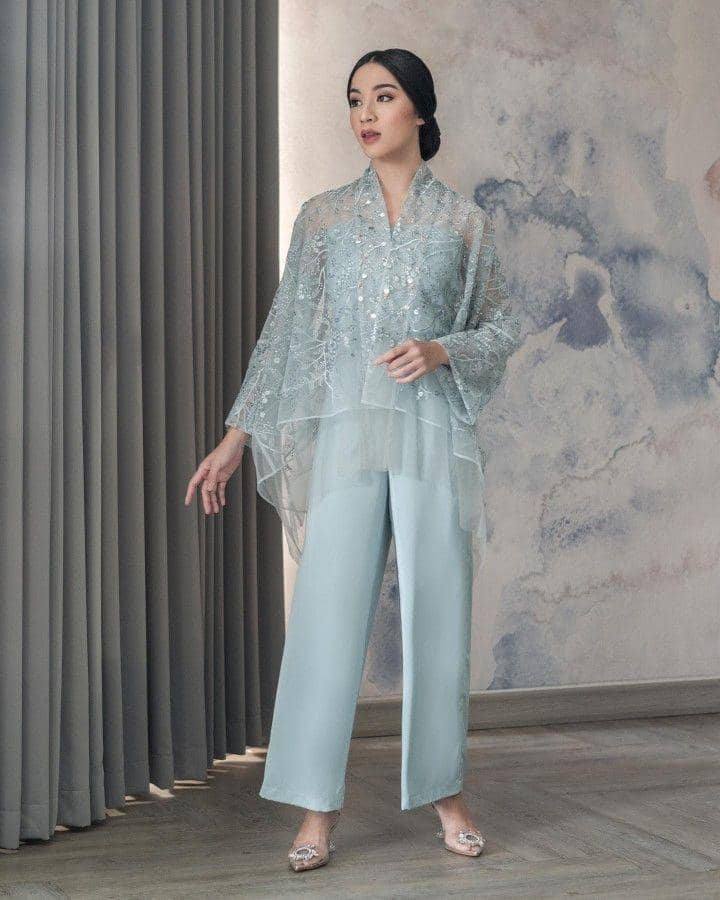 12 Outer Brokat Kekinian untuk Tampil Lebih Stylish dan Keren | Popbela.com