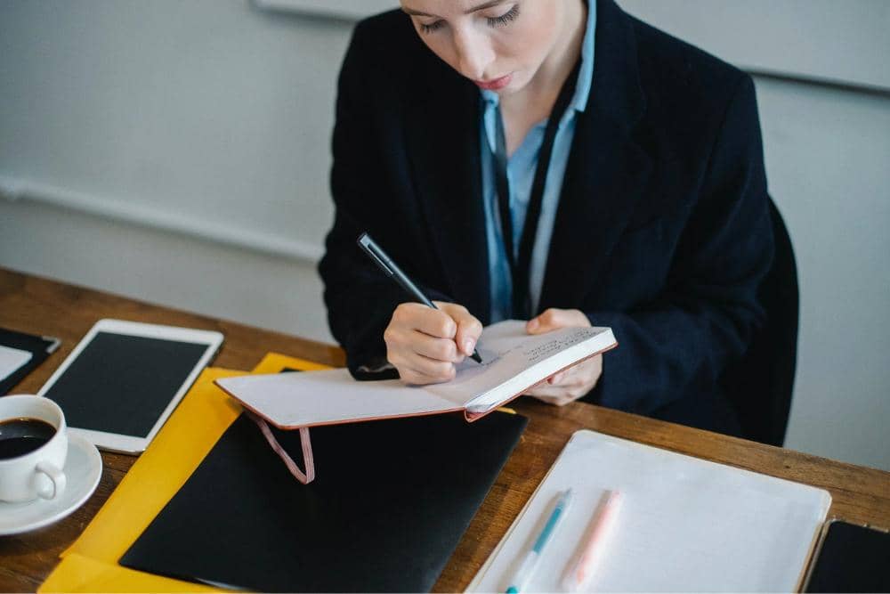 11 Contoh Surat Resign Kerja Simple yang Baik dan Benar | POPBELA.com