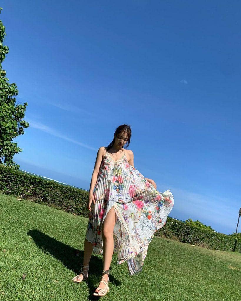 Ide Pose Foto yang Bikin Jenjang a La Jennie 'BLACKPINK' | Popbela.com