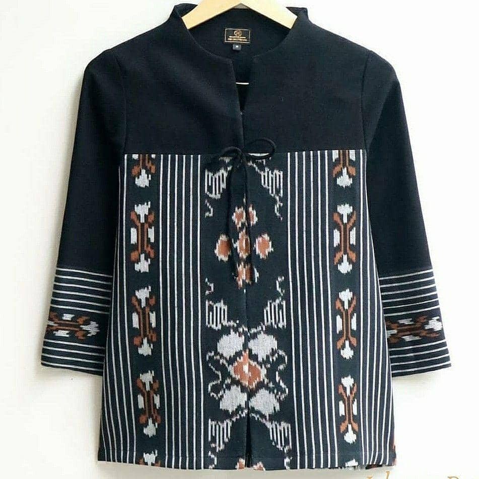 8 Model Baju Tenun Kombinasi Kain Polos, Simpel dan Elegan! | Popbela.com