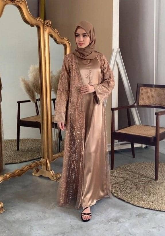 10 Model Dress Satin Kombinasi Terbaru, Stylish dan Menawan! | Popbela.com
