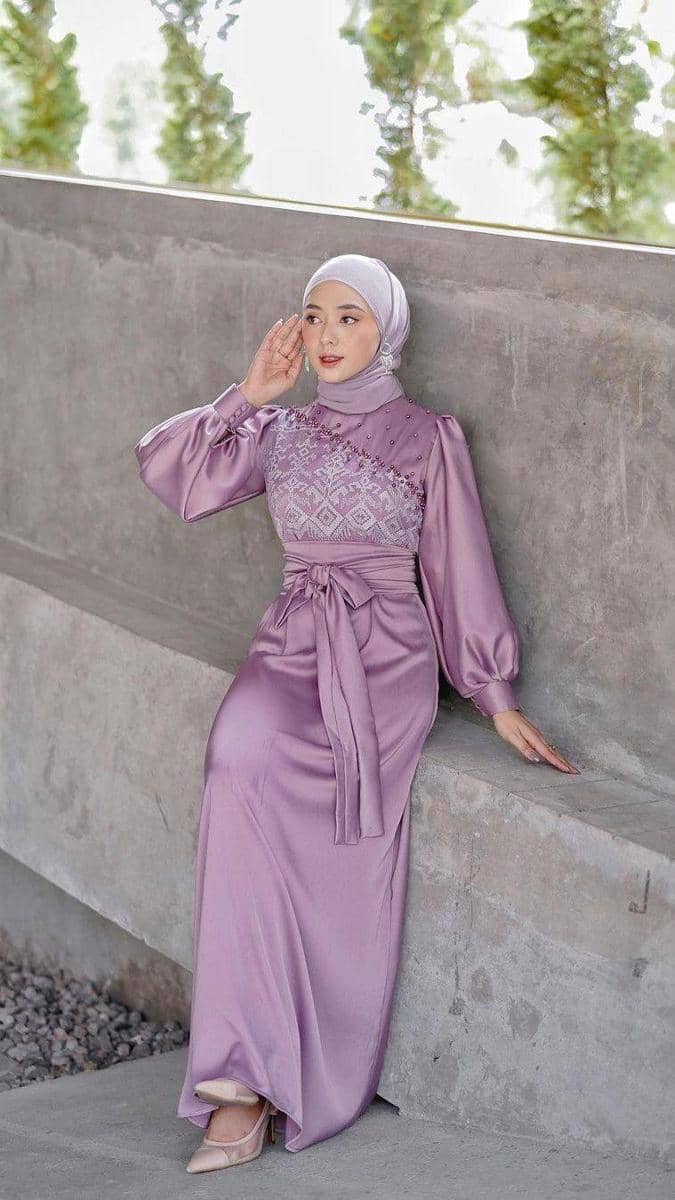 10 Model Dress Satin Kombinasi Terbaru, Stylish dan Menawan! | Popbela.com