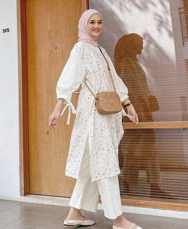 15 Model Tunik Terbaru 2024 yang Fashionable dan Kekinian | Popbela.com