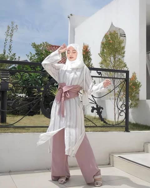 15 Model Tunik Terbaru 2024 yang Fashionable dan Kekinian | Popbela.com