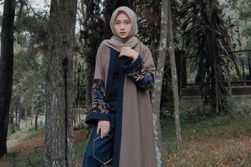 VIVAIA Mary Jane dan Sneakerina, Favorit Para Seleb It Girl | POPBELA.com