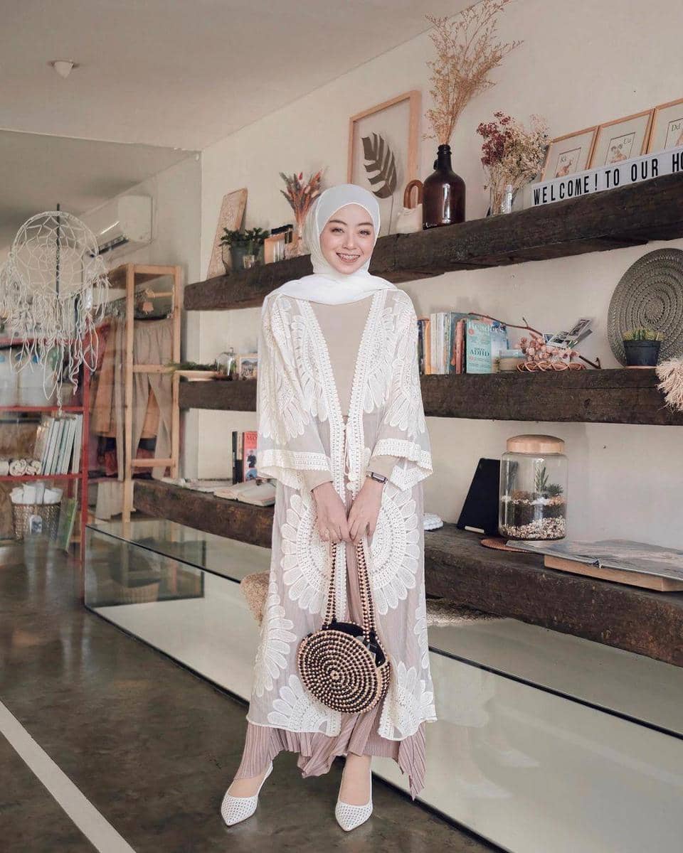 10 Model Outer Panjang yang Trendi dan Kekinian | Popbela.com