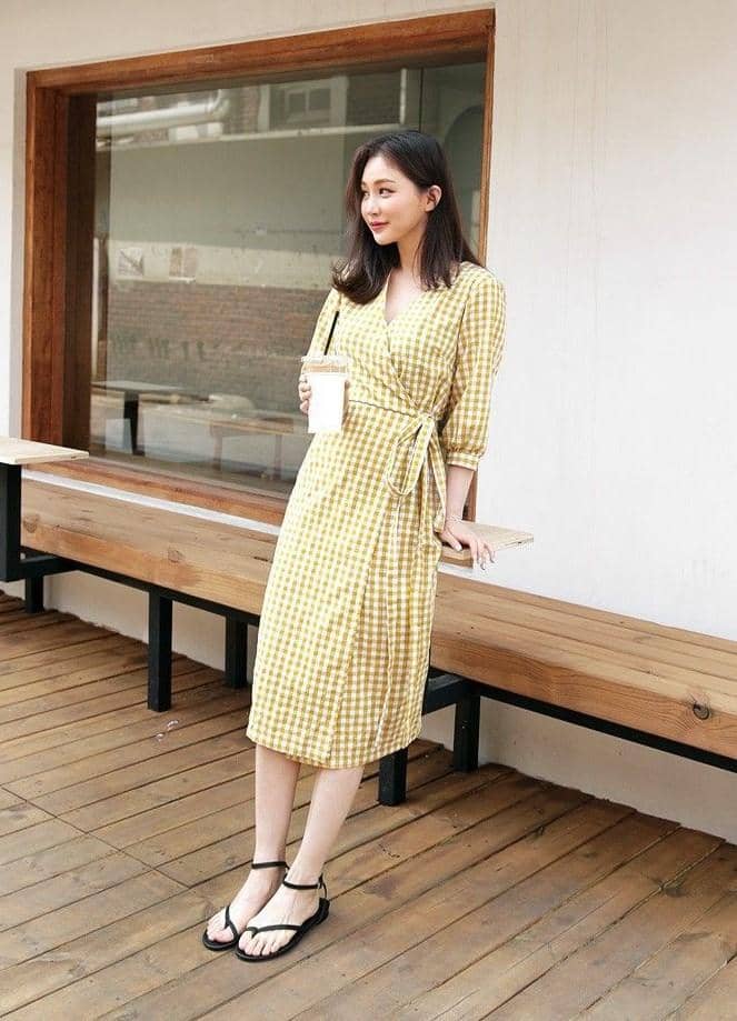 10 Model Dress Kerah V-Neck Terbaru yang Manis dan Stylish! | Popbela.com