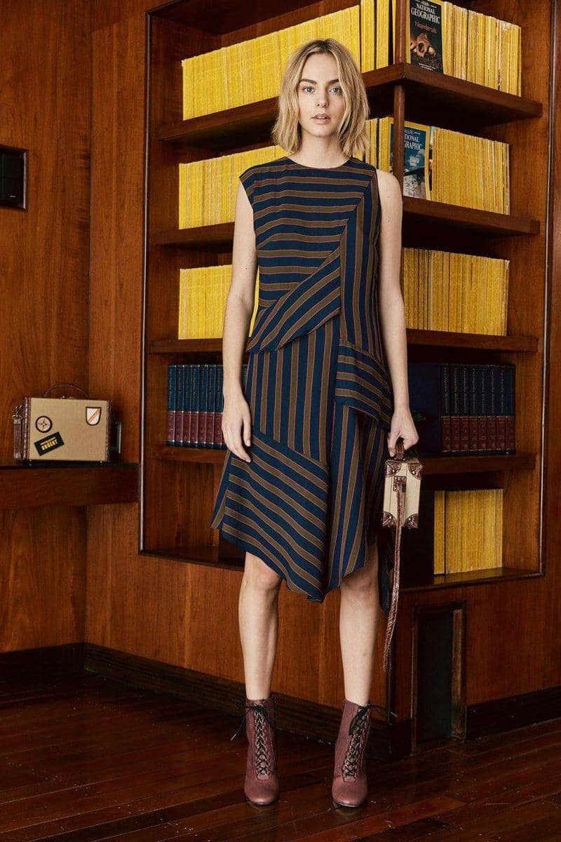 8 Model Baju Lurik untuk Pesta Terbaru, Unik dan Klasik! | Popbela.com