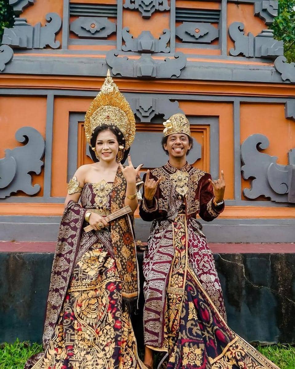 9 Potret Kisah Cinta Raim Laode dan Istri, Lagunya Viral! | Popbela.com