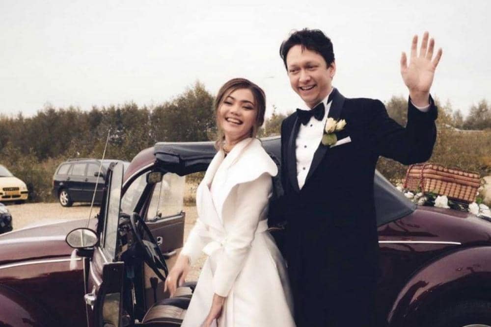 7 Selebriti Indonesia yang Memilih Menikah di Eropa | Popbela.com