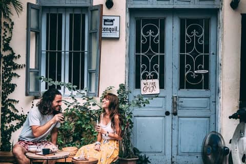 21 Puisi Cinta yang Romantis dan Menyentuh Hati, Penuh Makna | Popbela.com
