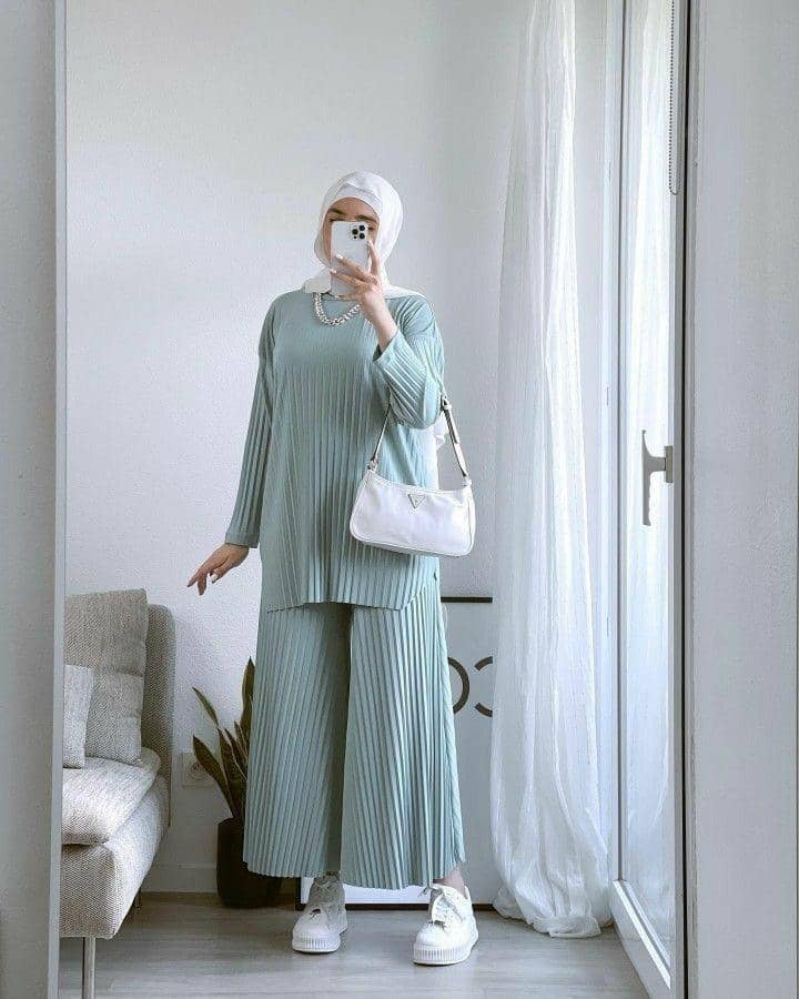 12 Model Baju Setelan Perempuan Hijab Terbaru 2025, Stylish! | Popbela.com