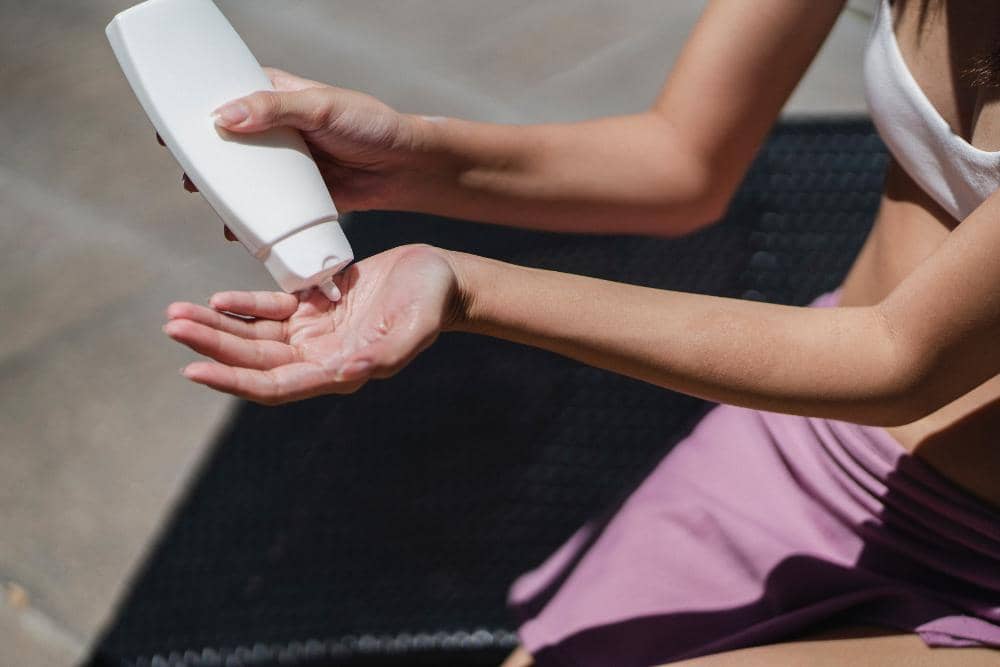 6 Perbedaan Body Lotion dan Body Serum, Apa Saja? | Popbela.com