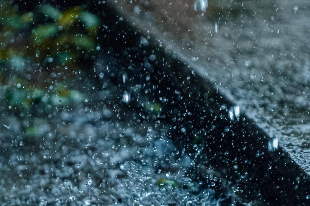 10 Puisi tentang Hujan yang Syahdu dan Penuh Makna | Popbela.com