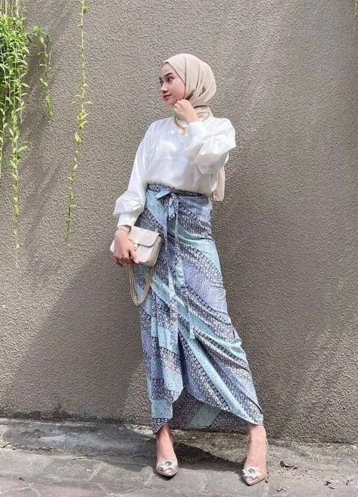 8 Model Rok Batik Terbaru untuk Pesta, Anggun dan Elegan! | Popbela.com