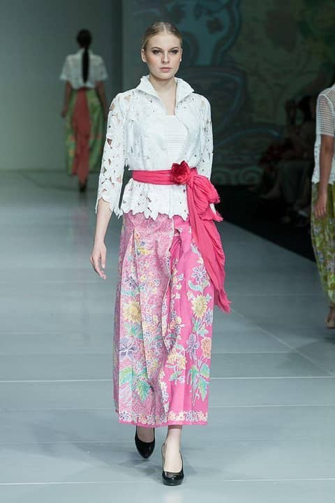 8 Model Rok Batik Terbaru untuk Pesta, Anggun dan Elegan! | Popbela.com
