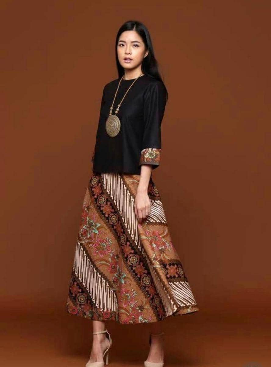8 Model Rok Batik Terbaru untuk Pesta, Anggun dan Elegan! | Popbela.com